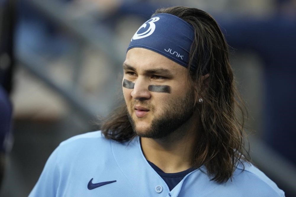 Blue Jays shortstop Bo Bichette just day-to-day after hurting right ...