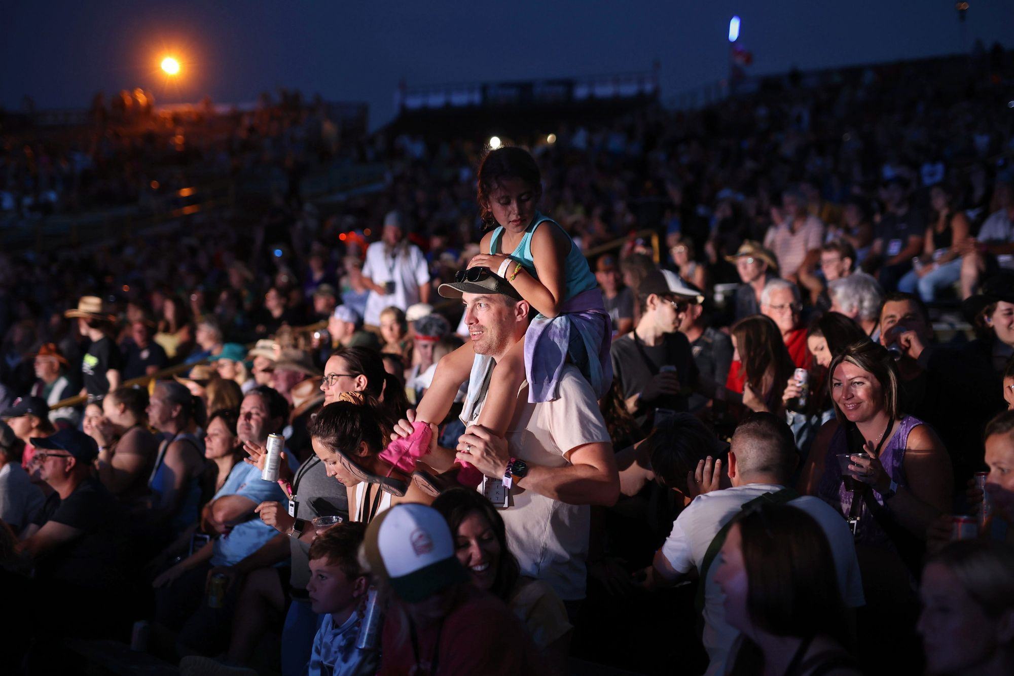 GALLERY: Hot night at Countryfest – Brandon Sun