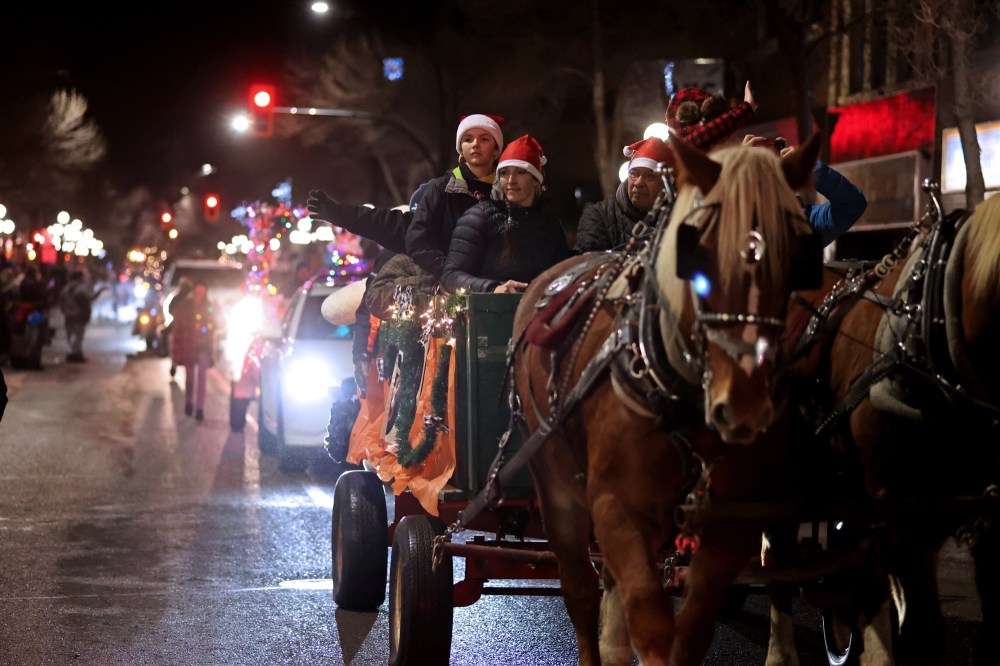 Brandon Santa Parade delights big crowds – Brandon Sun