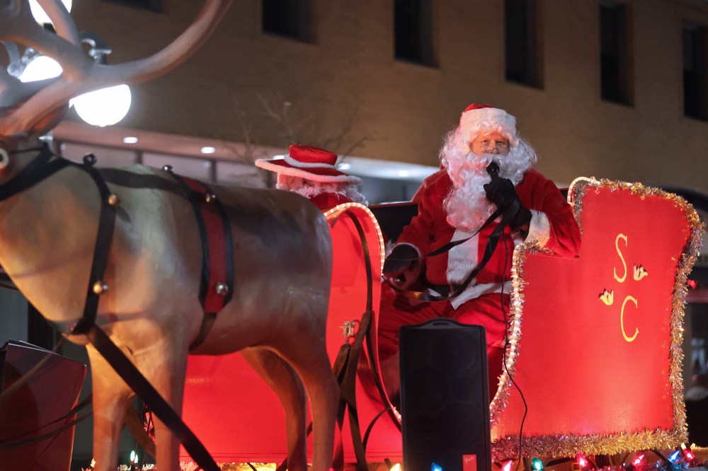 Brandon Santa Parade delights big crowds – Brandon Sun
