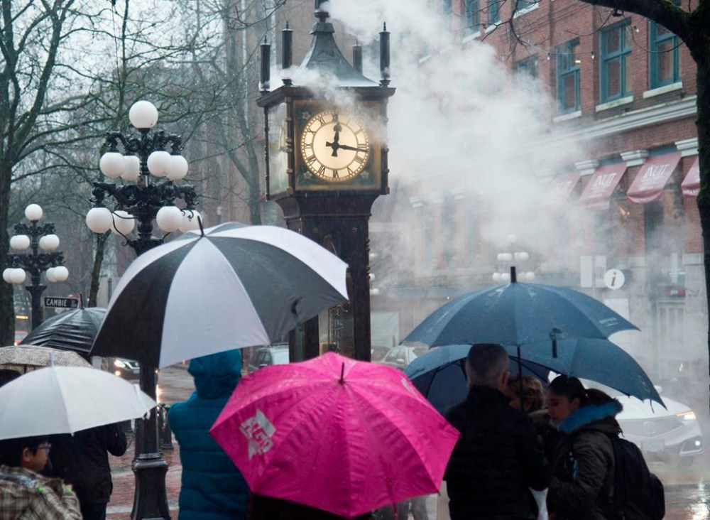 Most Canadians changing clocks to spring forward for daylight time ...