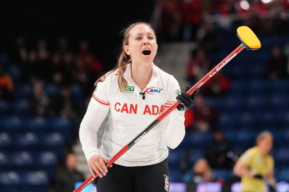 Two-win day puts Homan at 8-0 and in a playoff spot in women’s world ...