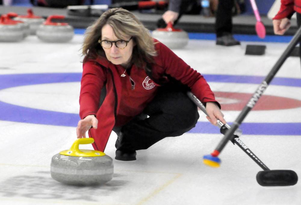 Seniors sweeping on rocks during 55+ Games – Brandon Sun