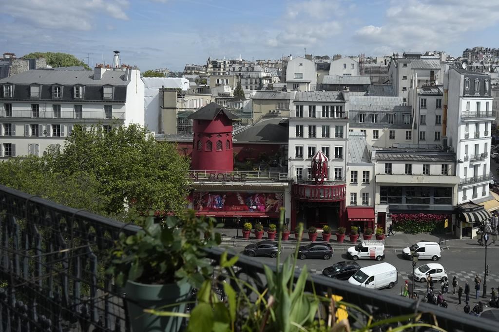 The windmill sails at Paris’ iconic Moulin Rouge have collapsed. No ...