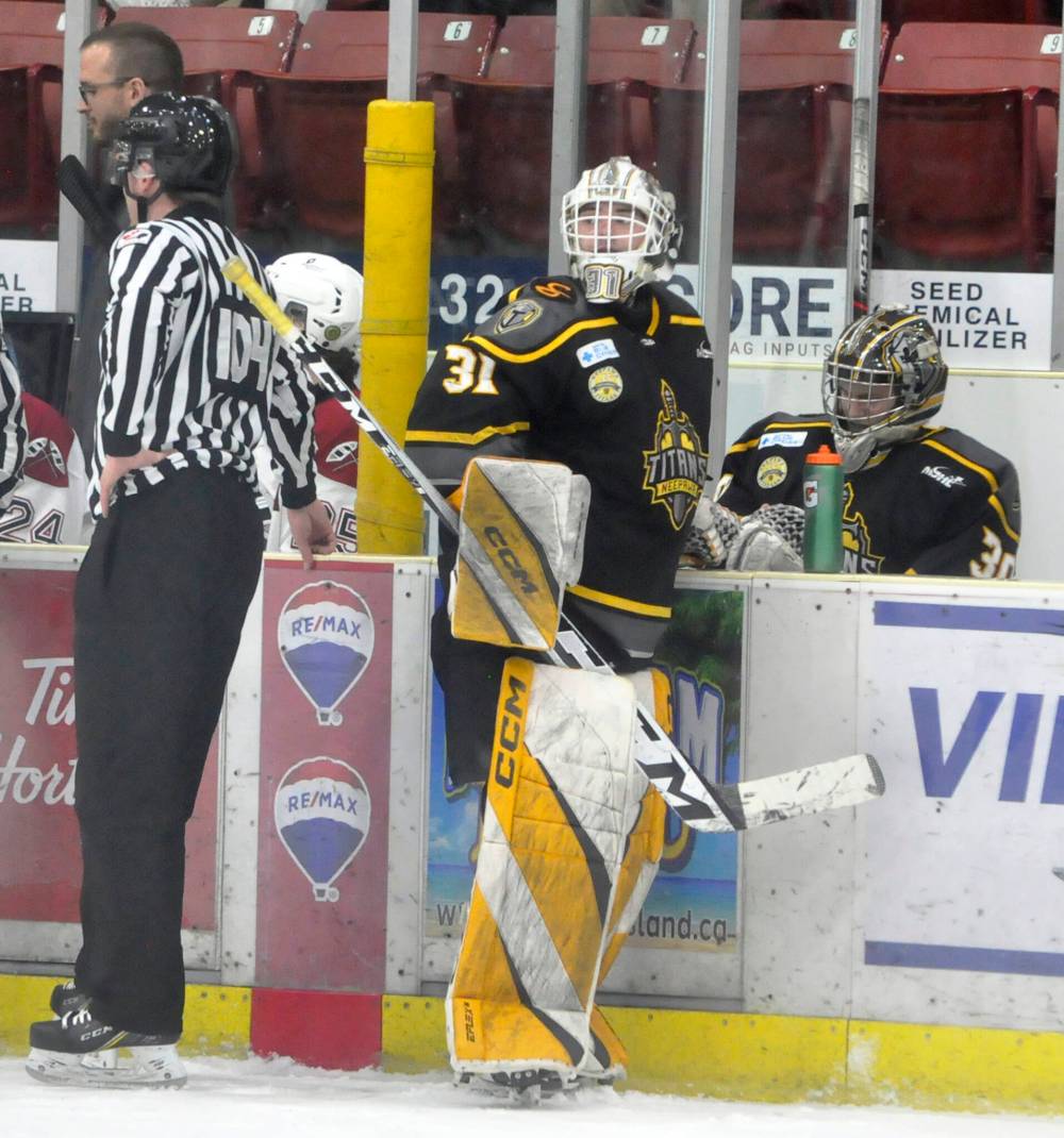 MJHL puck battles from Game 5 in Virden – Brandon Sun