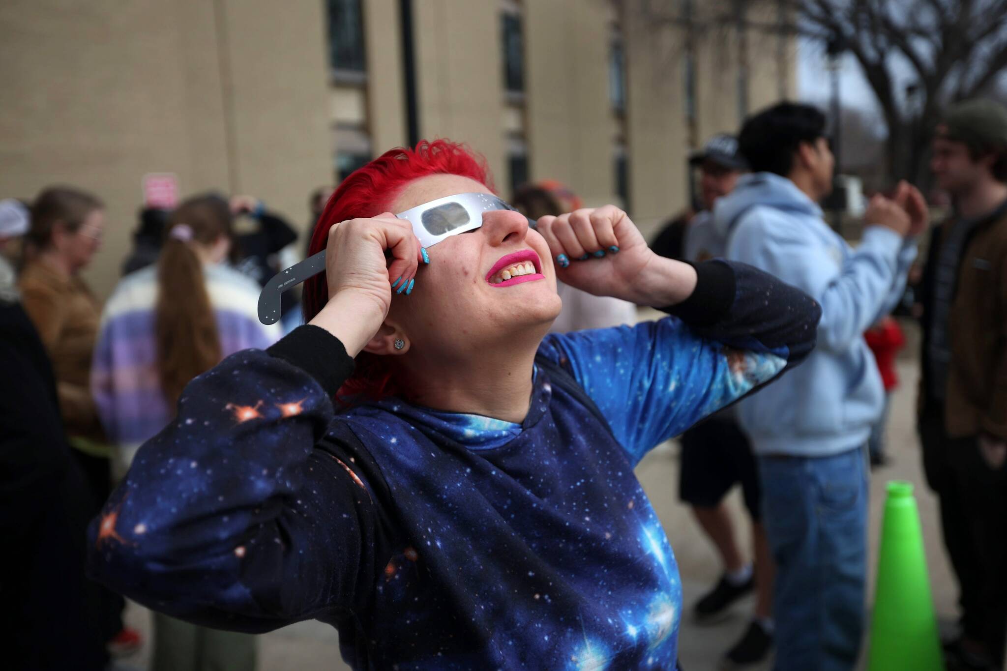 Spectators line up to view solar eclipse – Brandon Sun