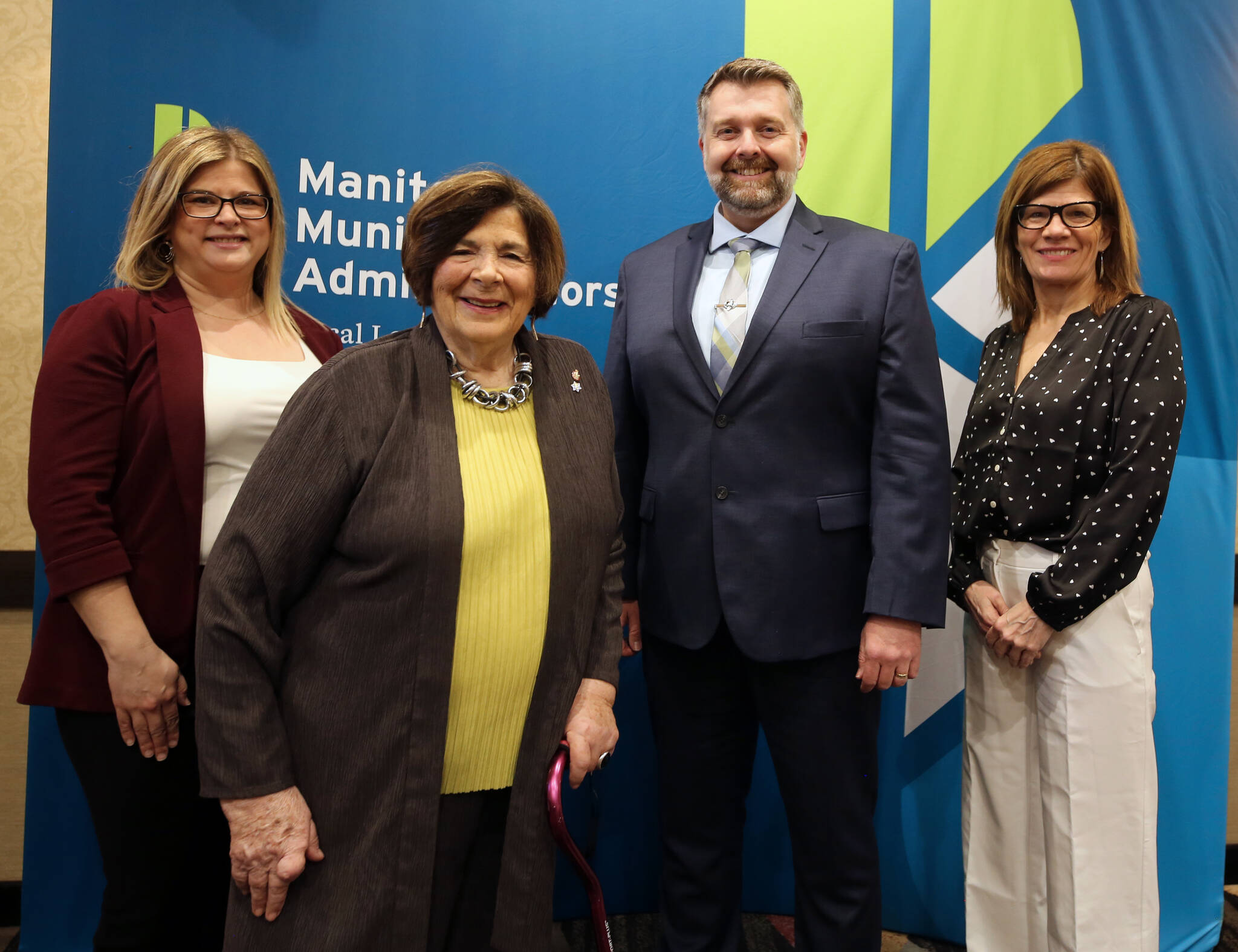 Lt.-Gov. unveils admin leadership award – Brandon Sun