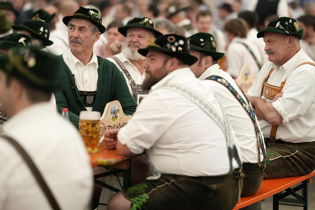 German men with the strongest fingers compete in Bavaria’s ...