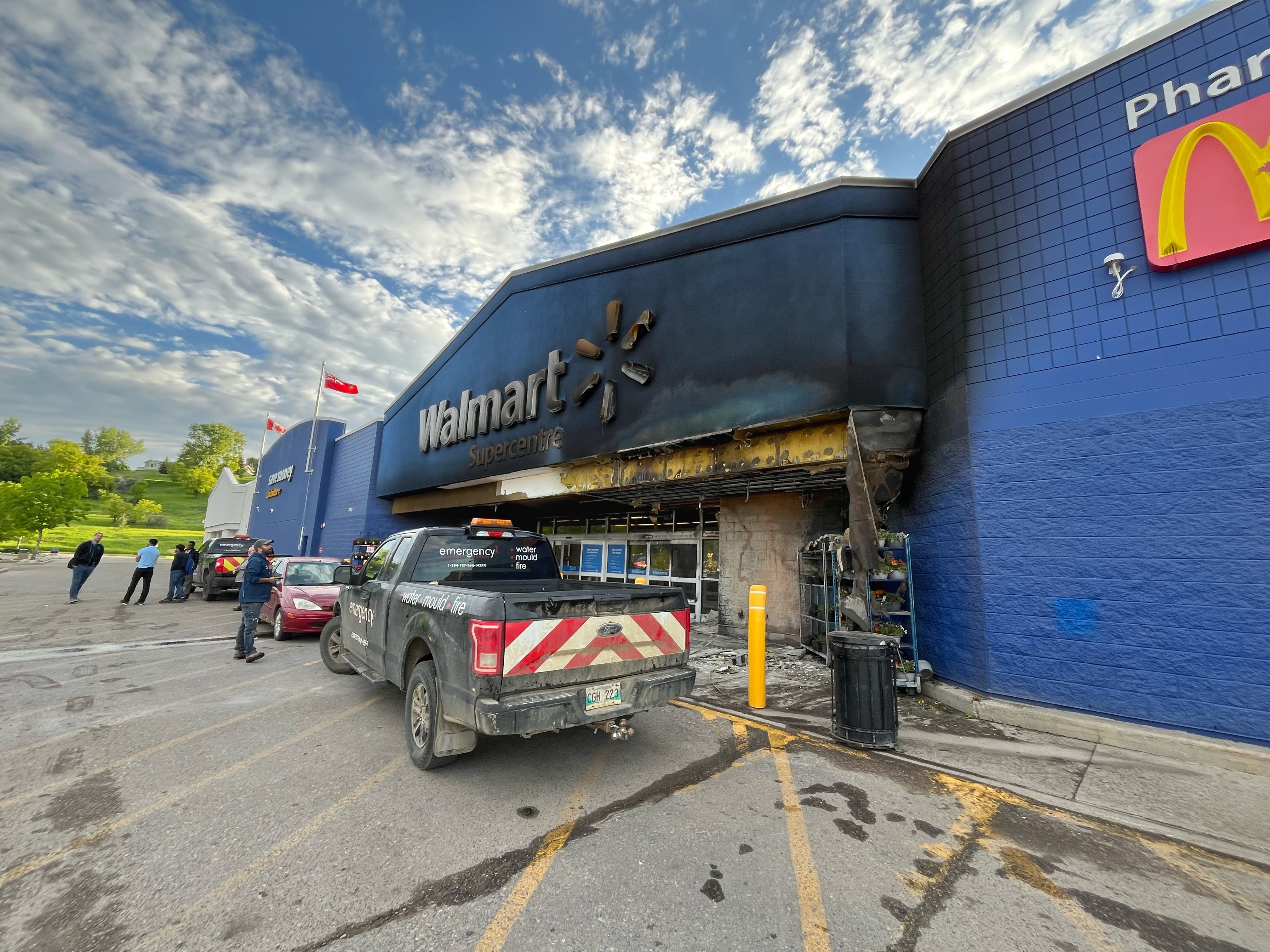 Suspected arson closes Brandon Walmart – Brandon Sun