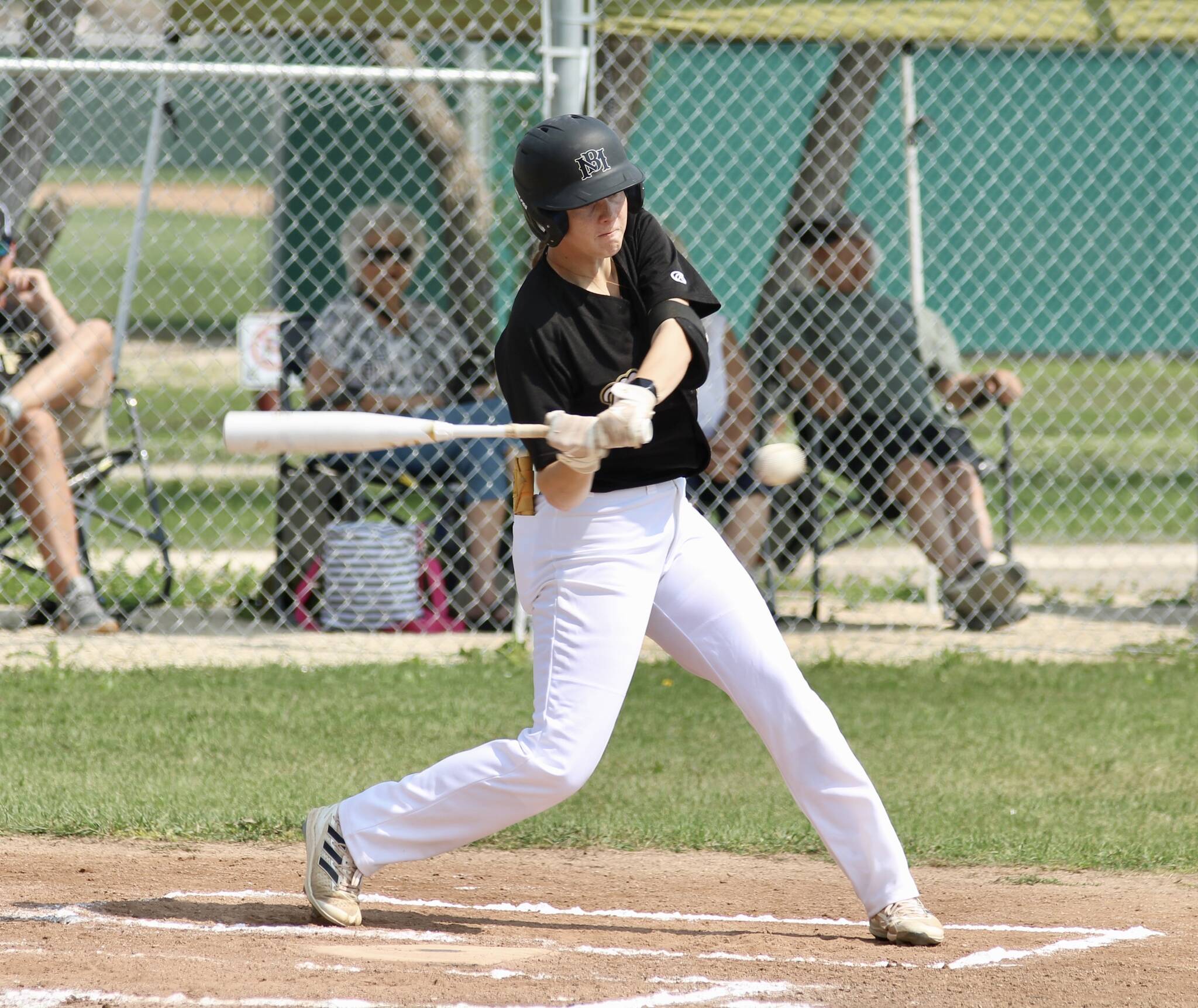 Neufeld excels in softball, baseball – Brandon Sun