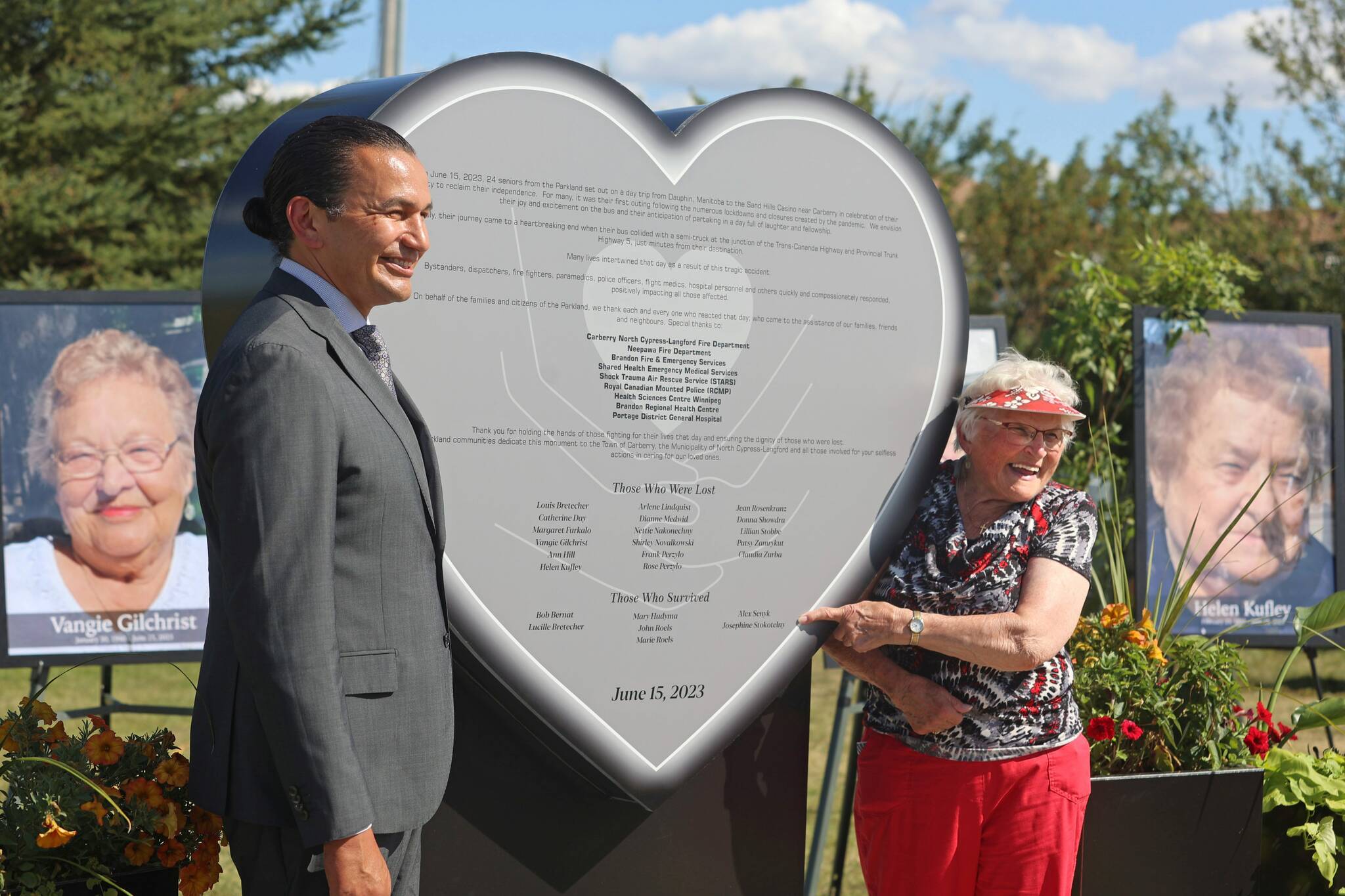 Carberry unveils memorial for bus crash victims – Brandon Sun