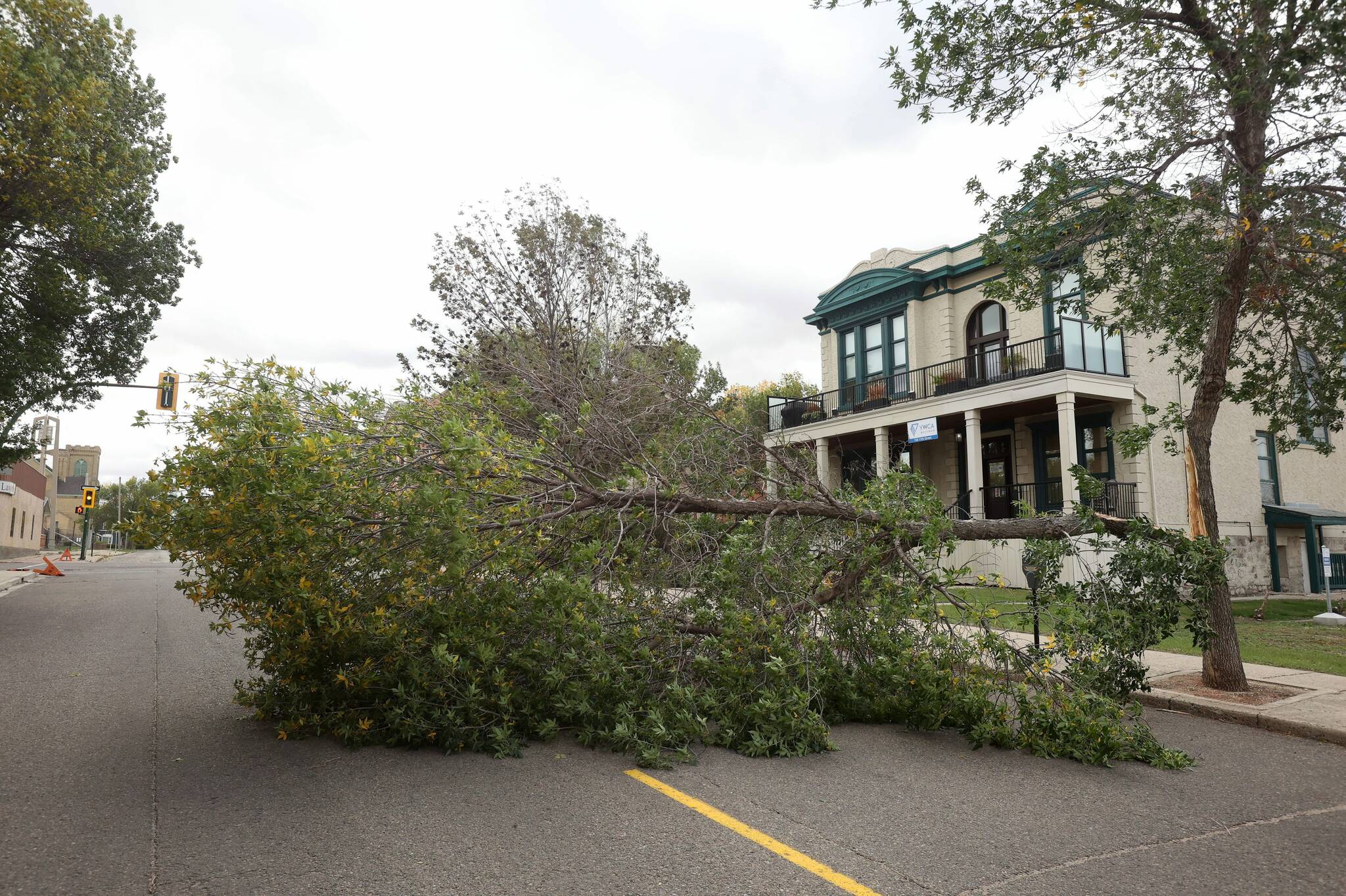 Brandon hit by wild wind as fall weather arrives – Brandon Sun