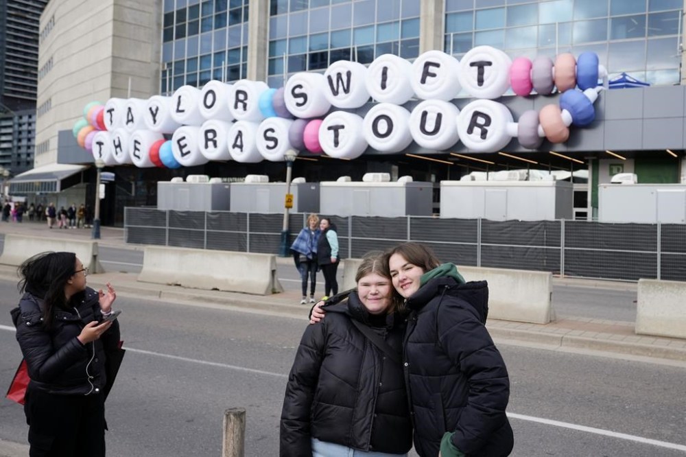 ‘A big family’: Glitter-adorned Taylor Swift fans welcome Canadian leg ...