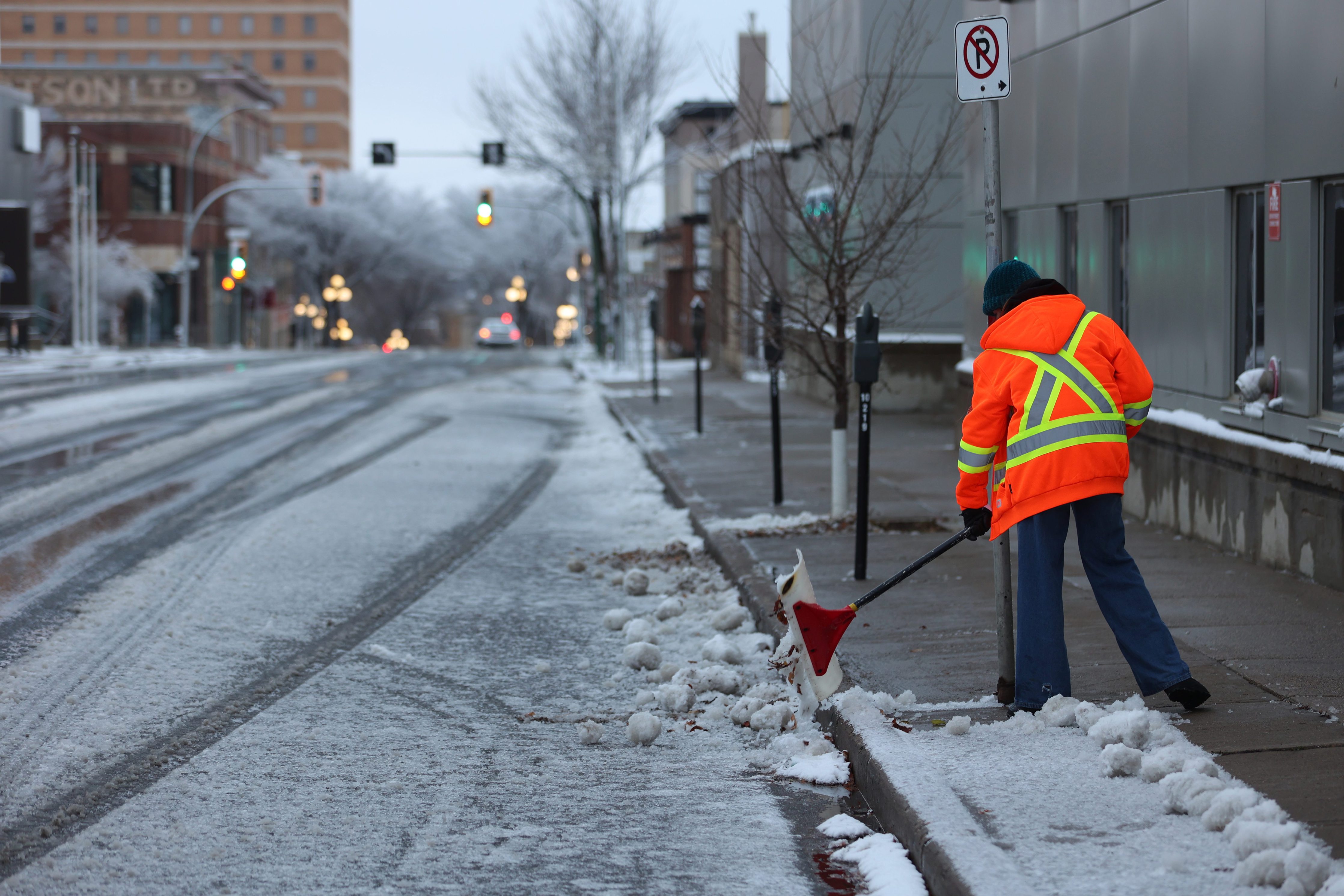 Brandon gets its first snow of the season – Brandon Sun