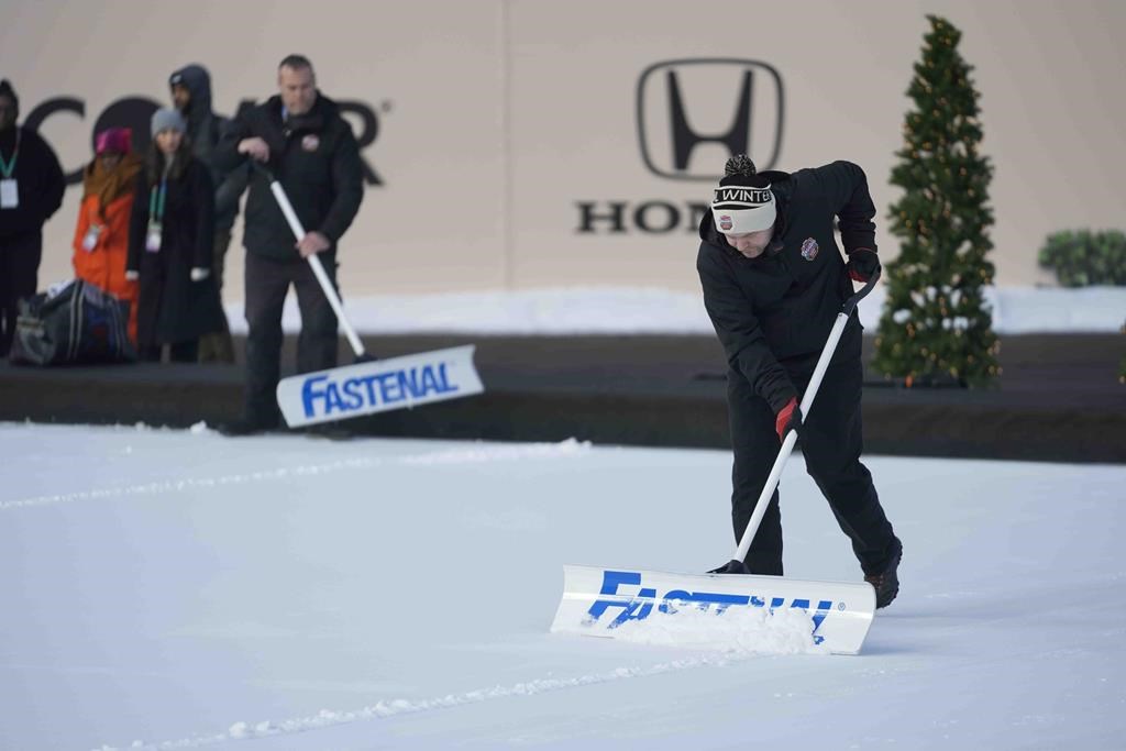 Bedard takes centre stage when Blackhawks face Blues in Winter Classic ...