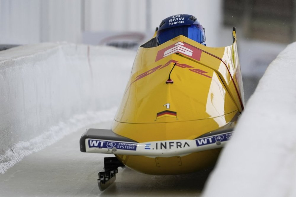 Germans hold 1-2-3 spots midway through 2-man world bobsled ...