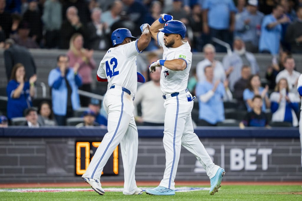 Santander and Roden hit home runs to power Blue Jays to 6-3 victory ...