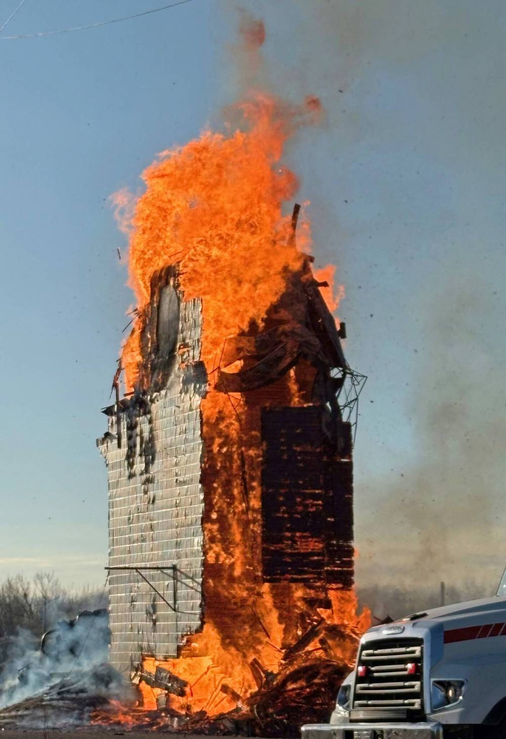 Elevator goes up in flames – Brandon Sun