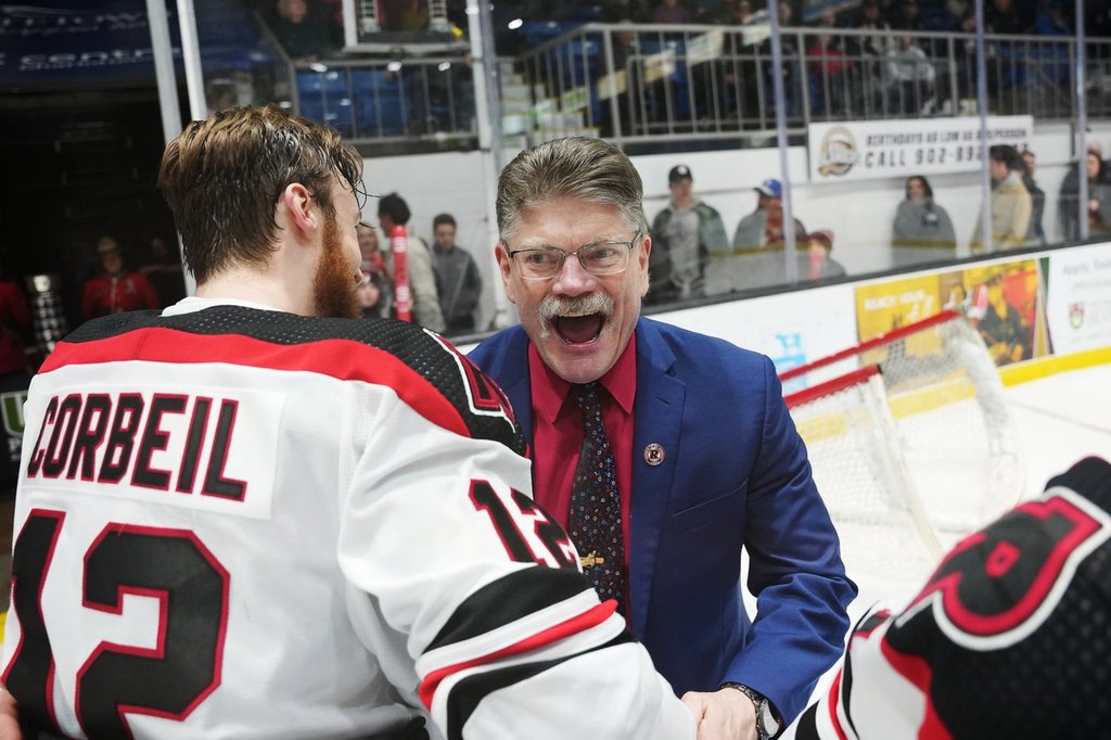 Moncton Wildcats coach Gardiner MacDougall seeks yet another trophy at ...
