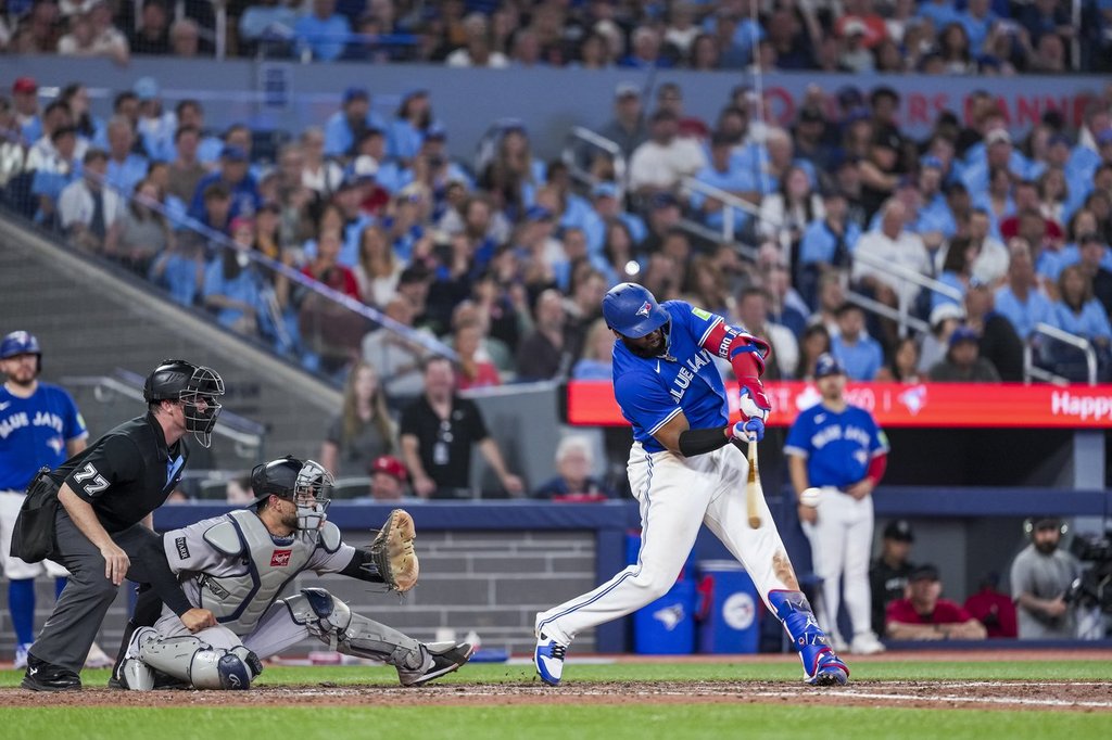 Blue Jays score 4 times in sixth-inning rally to edge Yankees 5-4 ...