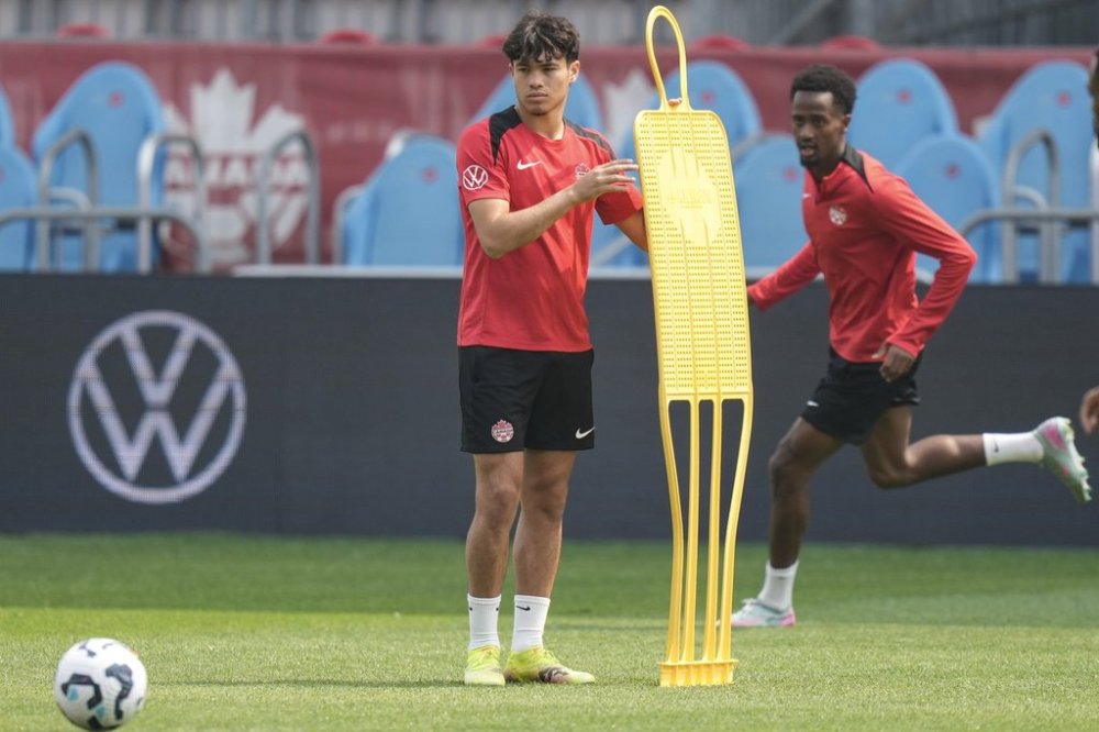 Manchester United teenager Gabe Biancheri gets first taste of camp with ...