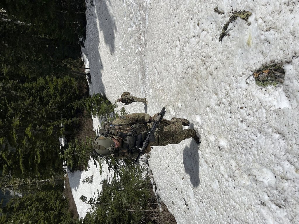 Authorities believe they spotted ex-soldier Travis Decker, who is ...