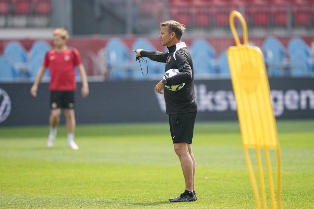 Canada coach Jesse Marsch watches as his players make their mark at new ...