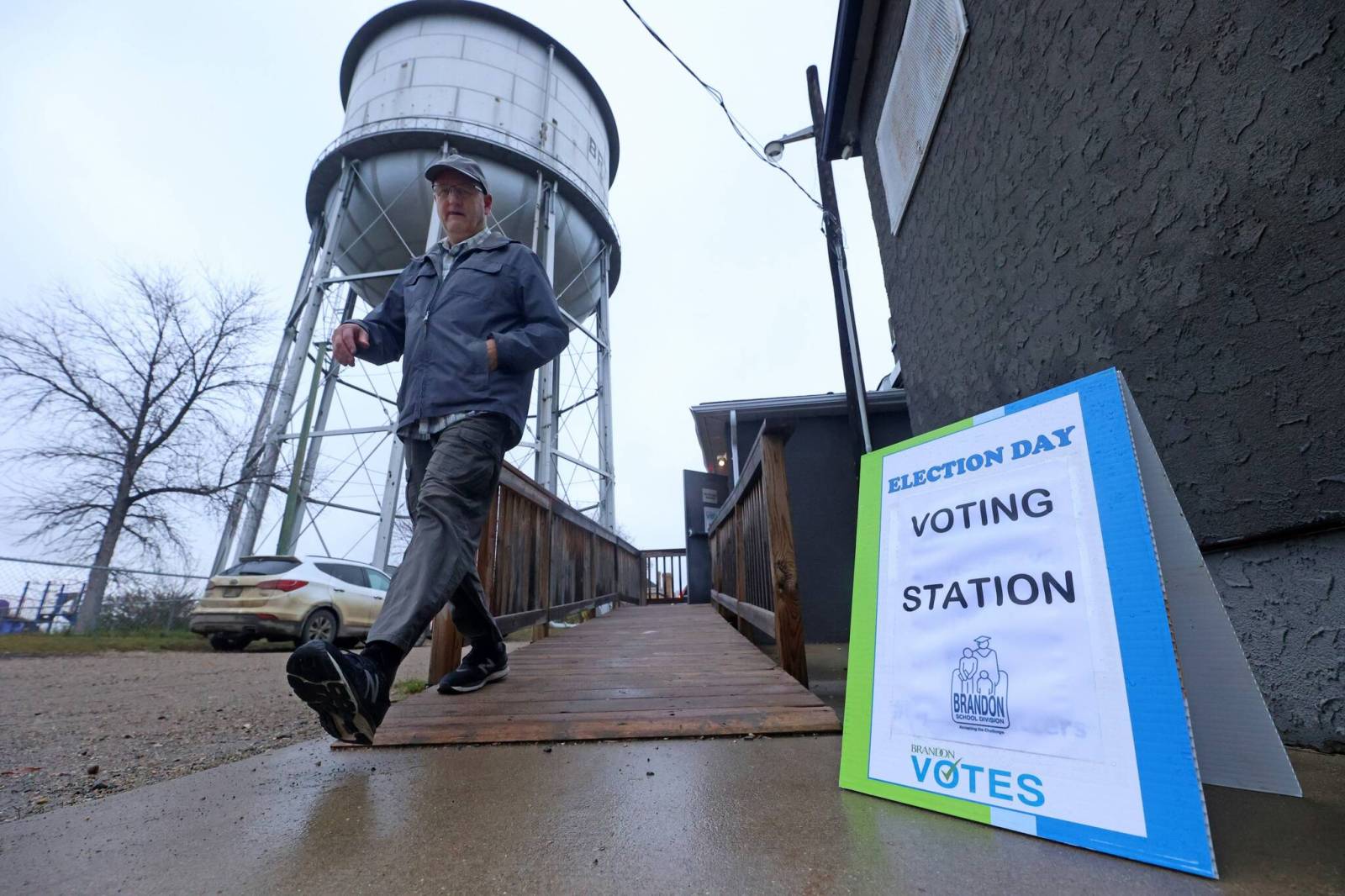 UPDATED: Mozdzen sweeps school trustee race – Brandon Sun