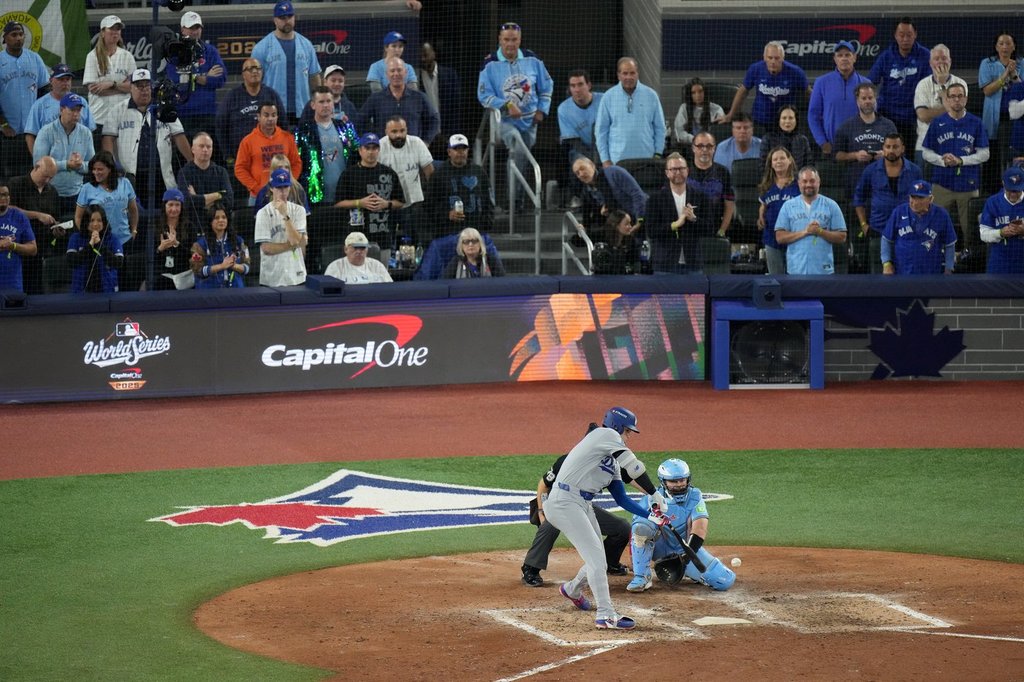 Blue Jays fan made sure to highlight Cape Breton at the World Series ...