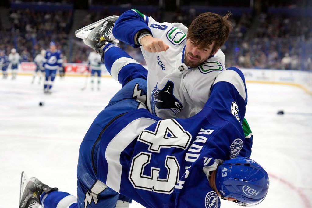 Canucks score 5 3rd-period goals to beat Lightning 6-2 and end 3-game ...