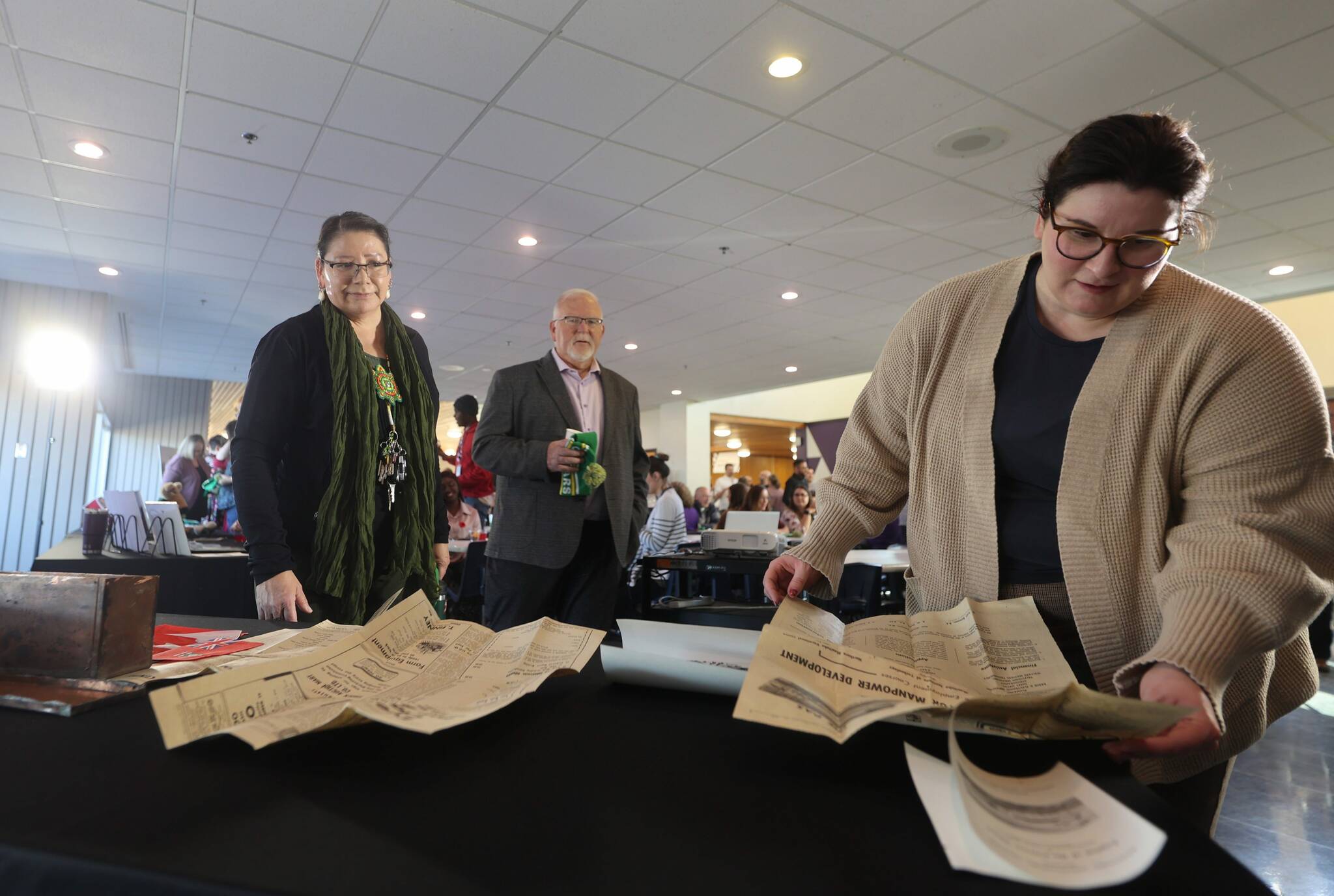 Assiniboine College unveils 59-year-old time capsule – Brandon Sun