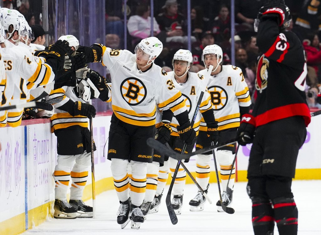 Stutzle scores two, Ottawa Senators down Bruins 5-3 to snap Boston’s ...