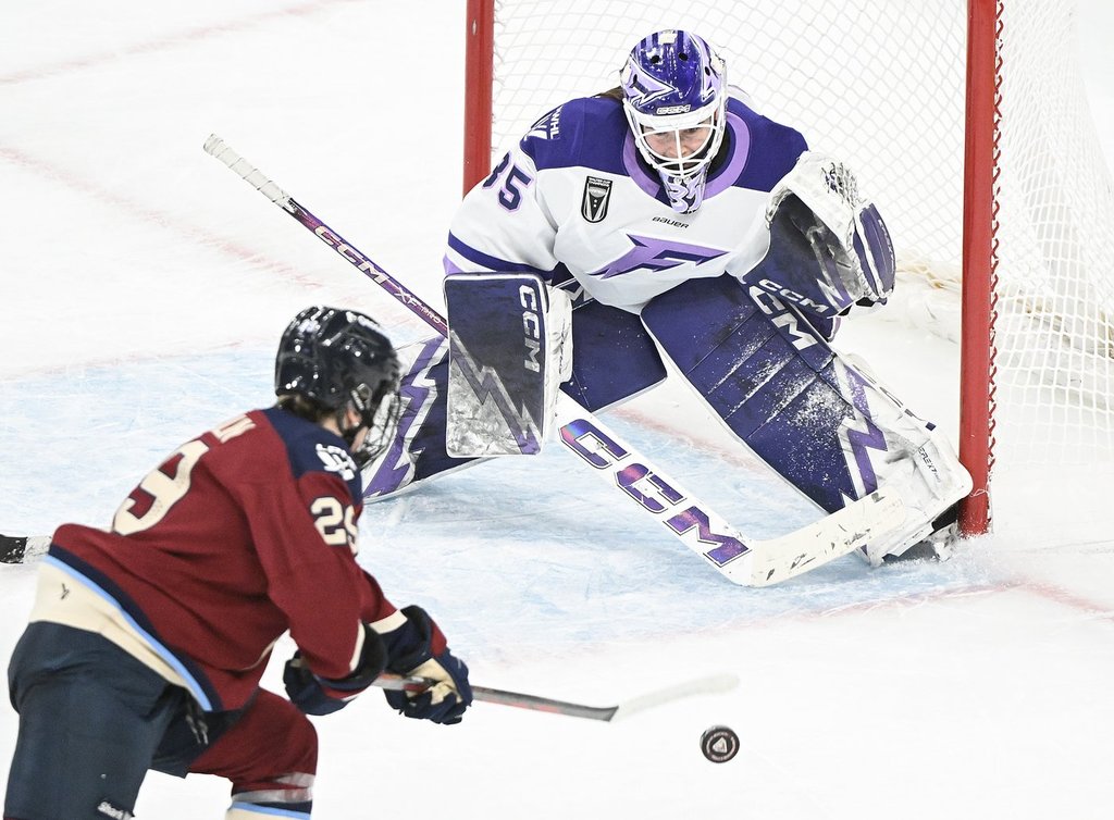 From rivals to linemates: Victoire’s Marie-Philip Poulin, Abby Roque ...