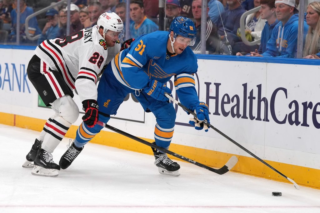 NHL roundup: Blues beat Blackhawks 3-2 as Mailloux, Luff score first ...