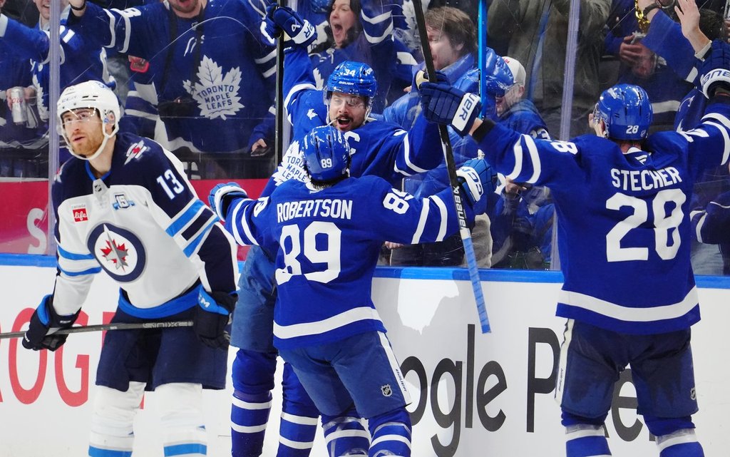 Matthews’s hat trick, game-winner leads Maple Leafs to 6-5 comeback win ...