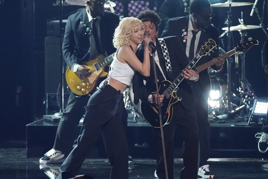 The Grammys had lots of Mars, Carpenter soaring and a near-naked Bieber ...