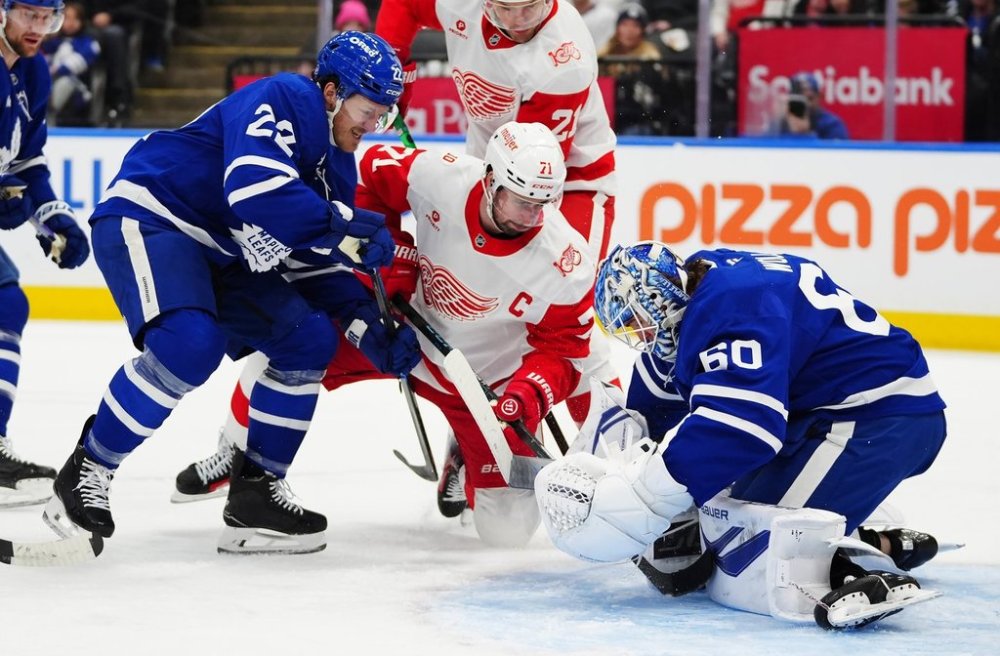 Larkin scores winner, Red Wings top Maple Leafs 2-1 in overtime ...