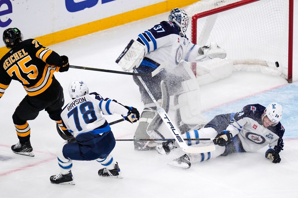 Reichel has goal an assist in Boston debut to help the Bruins beat the ...
