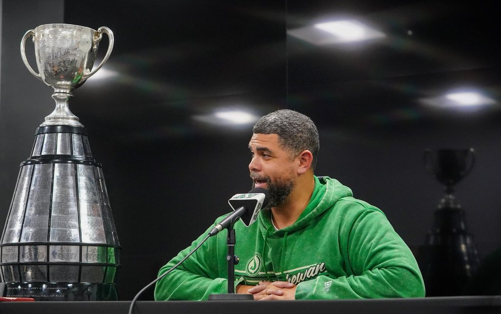 Roughriders’ Corey Mace captures CFL’s coach of the year award ...