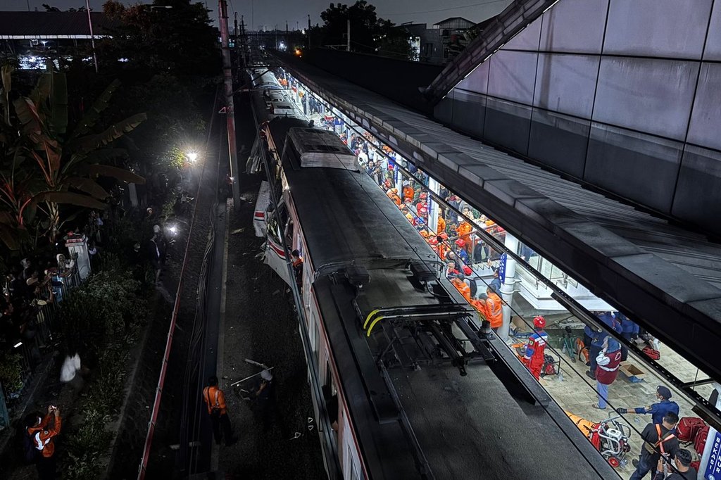 Trains collide near Indonesia’s capital, killing at least 3 people ...
