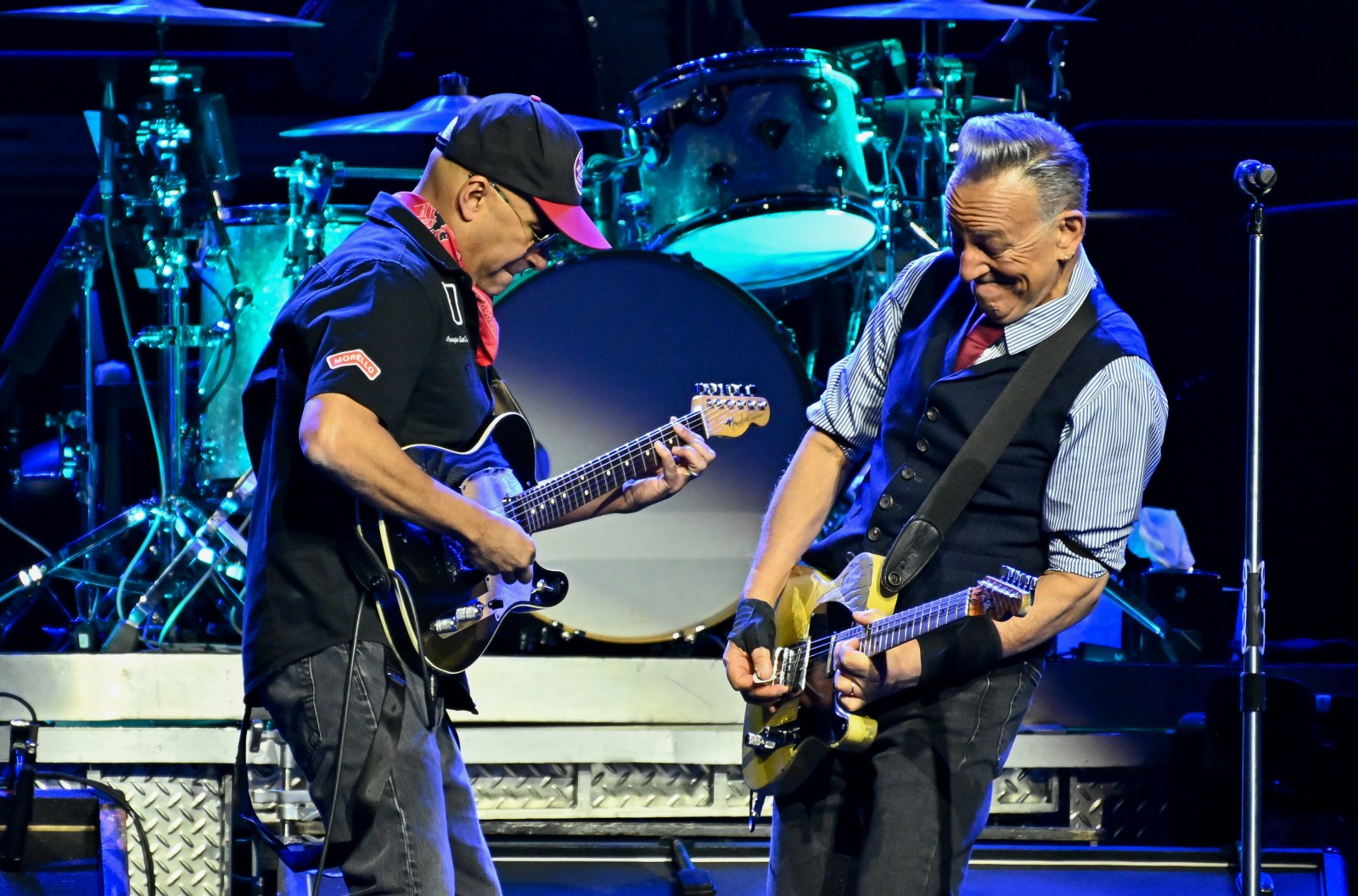 Bruce Springsteen calls out the White House and announces a protest ...