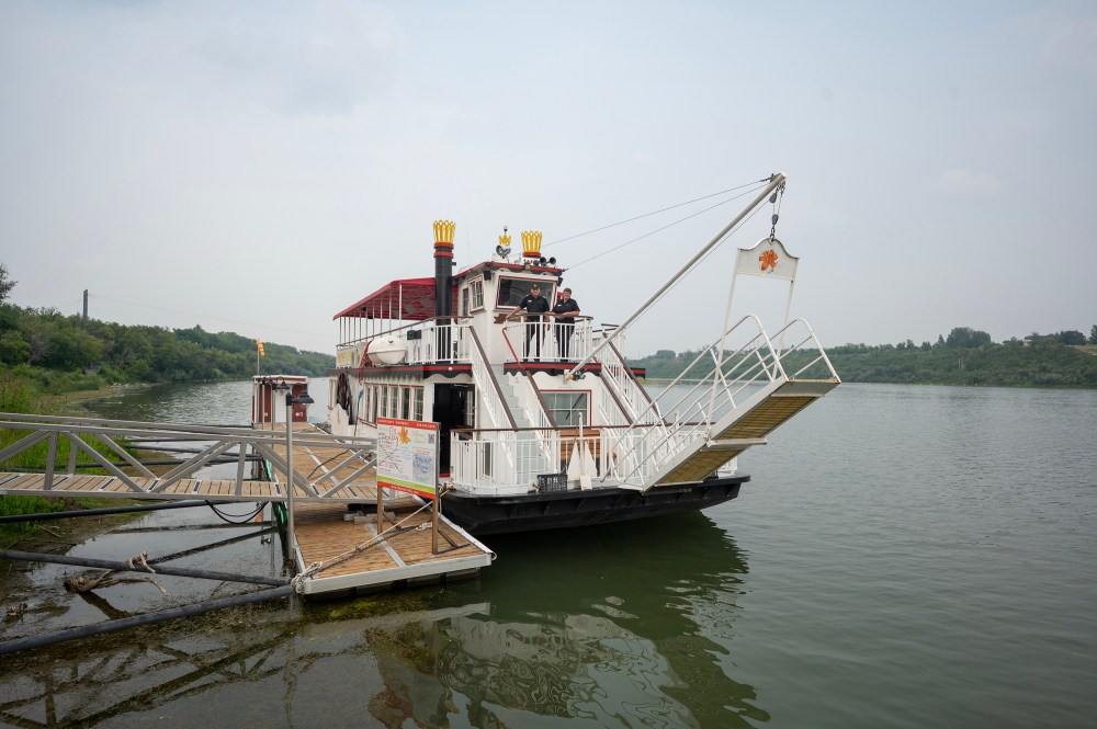 Just add water: Saskatoon riverboat suspends trips, wants answers on ...