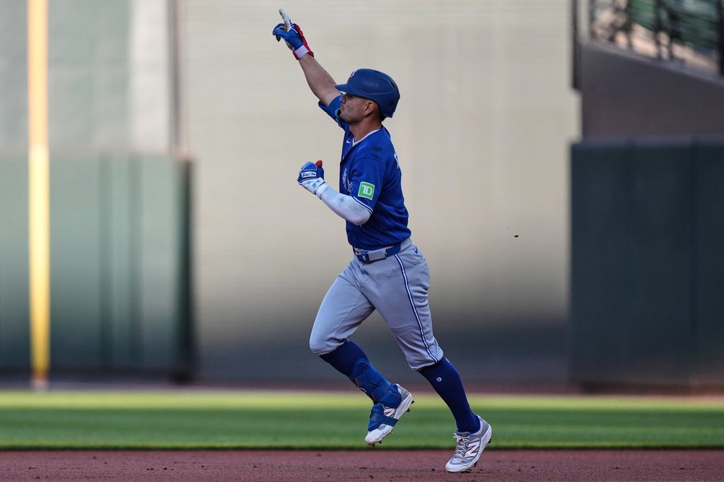Bases-loaded walk lifts the Blue Jays to a 2-1 victory over the Orioles ...