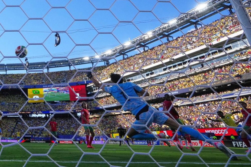 Vinícius Júnior scores a highlight-reel goal in Brazil’s World Cup ...
