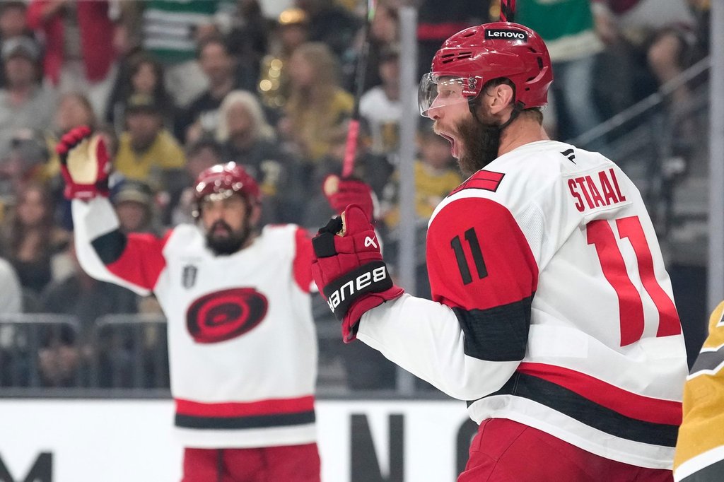 A wild Stanley Cup Final swings again as Hurricanes win 5-3 to make ...
